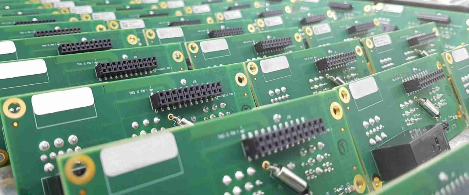 What is the Surface Mount Vs Through Hole Difference? - RayPCB