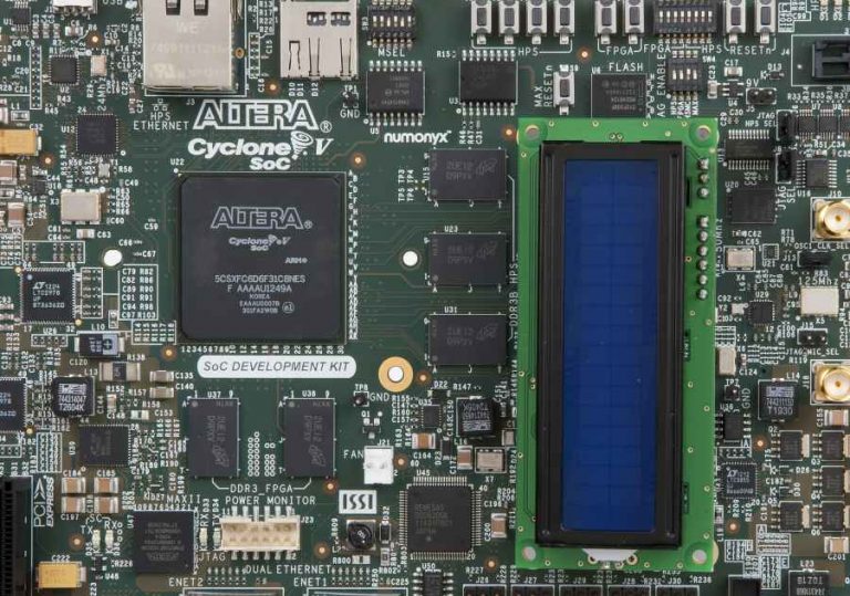Intel Cyclone 10 FPGA Boards Evaluation Kit - RayPCB