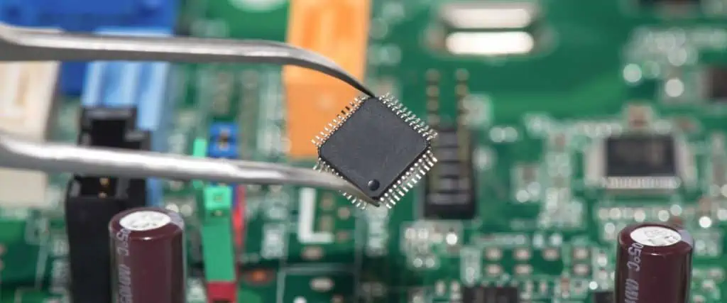 What is the difference between Integrated circuits (IC) and PCB？ - RayPCB